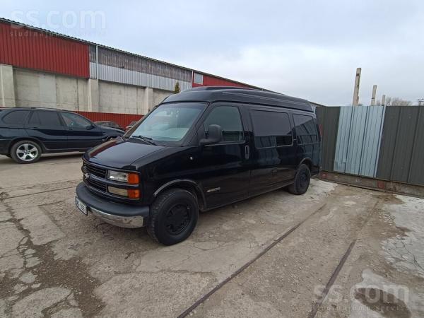 Black Chevrolet Express 1998 in Liepaja, with an engine capacity of 5.70 L and mileage of 200 thousand km for 18990 €, photo 1 on AUTOMOTO.COM.LV