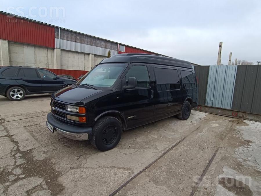 Black Chevrolet Express 1998 in Liepaja, with an engine capacity of 5.70 L and mileage of 200 thousand km for 18990 €, photo 1 on AUTOMOTO.COM.LV