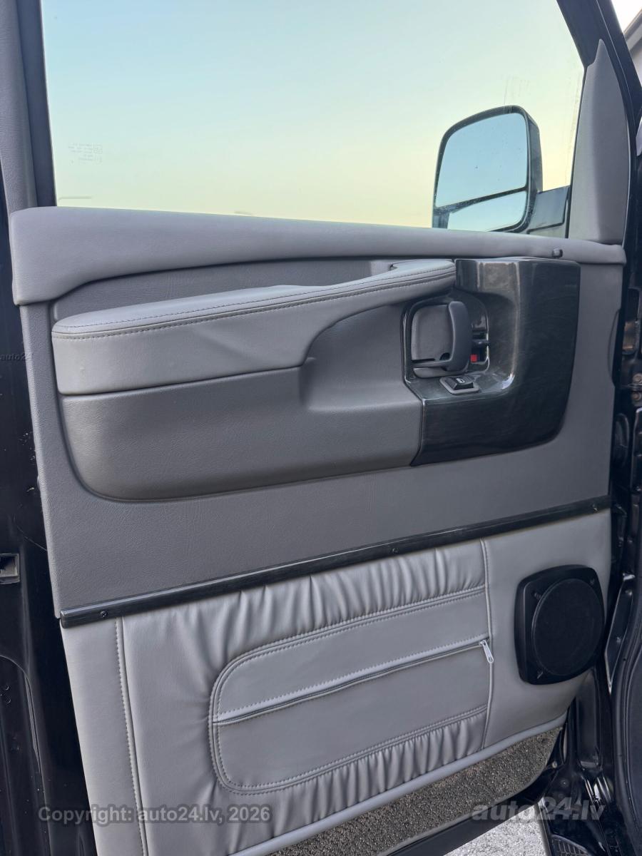 Melns Chevrolet Express 2008 Tallina, ar dzinēja tilpumu 5.30 L un nobraukumu 55 tūkst. km par 24200 €, foto 13 vietnē AUTOMOTO.COM.LV
