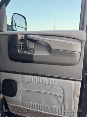 Melns Chevrolet Express 2008 Tallina, ar dzinēja tilpumu 5.30 L un nobraukumu 55 tūkst. km par 24200 €, foto 16 vietnē AUTOMOTO.COM.LV