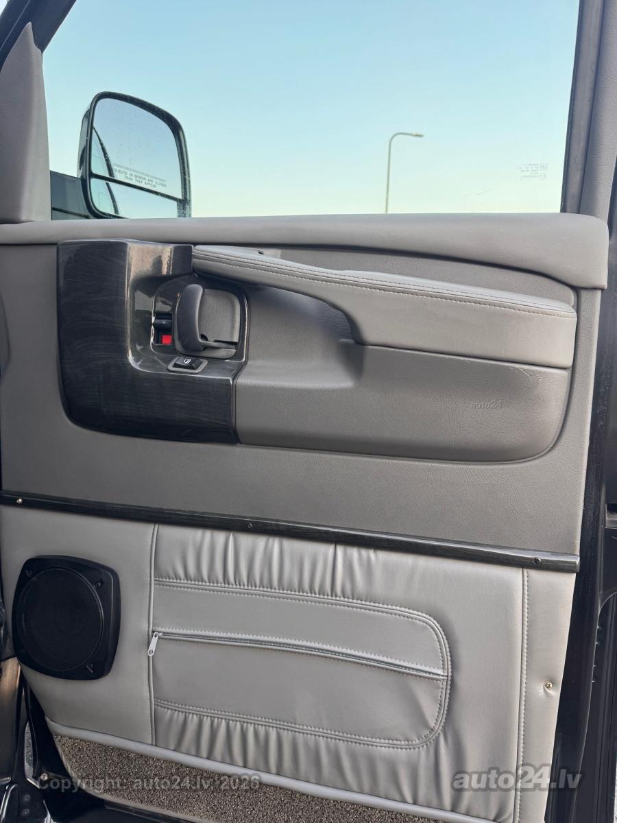 Melns Chevrolet Express 2008 Tallina, ar dzinēja tilpumu 5.30 L un nobraukumu 55 tūkst. km par 24200 €, foto 16 vietnē AUTOMOTO.COM.LV