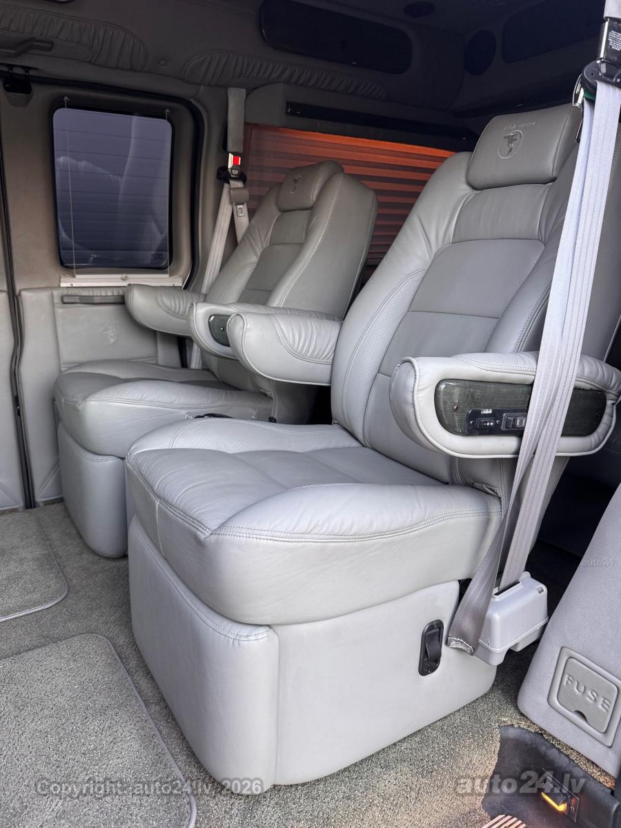 Melns Chevrolet Express 2008 Tallina, ar dzinēja tilpumu 5.30 L un nobraukumu 55 tūkst. km par 24200 €, foto 20 vietnē AUTOMOTO.COM.LV