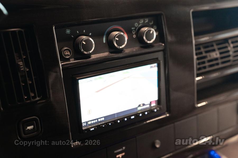 Black Chevrolet Express 2010 in Tallinn, with an engine capacity of 6.00 L and mileage of 77 thousand km for 30132 €, photo 21 on AUTOMOTO.COM.LV