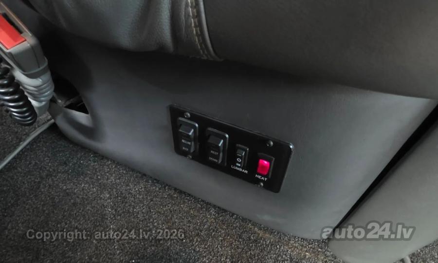 Black Chevrolet Express 2012 in Tallinn, with an engine capacity of 5.30 L and mileage of 176 thousand km for 25900 €, photo 13 on AUTOMOTO.COM.LV