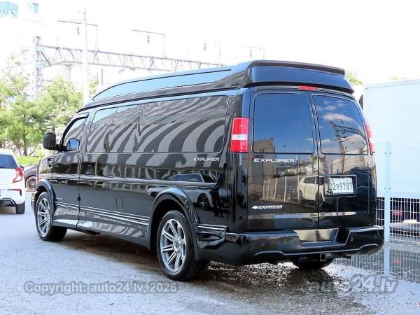 Black Chevrolet Express 2018 in Tallinn, with an engine capacity of 6.00 L and mileage of 30 thousand km for 49900 €, photo 3 on AUTOMOTO.COM.LV