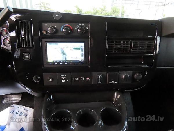 Black Chevrolet Express 2018 in Tallinn, with an engine capacity of 6.00 L and mileage of 30 thousand km for 49900 €, photo 7 on AUTOMOTO.COM.LV