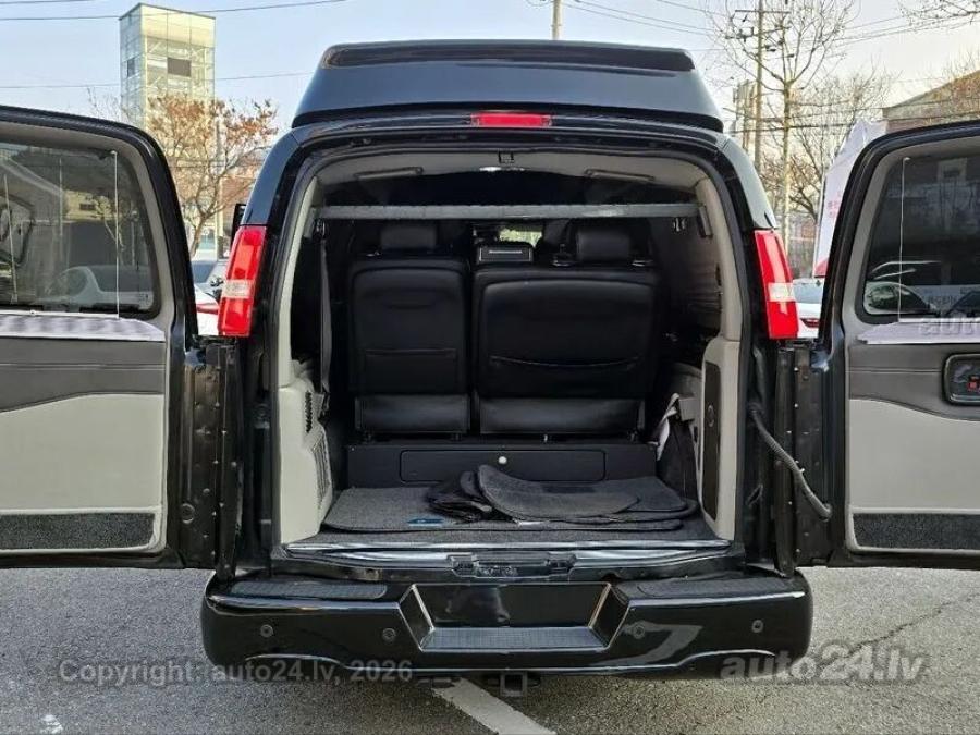 Black Chevrolet Express 2019 in Tallinn, with an engine capacity of 6.00 L and mileage of 47 thousand km for 49900 €, photo 5 on AUTOMOTO.COM.LV