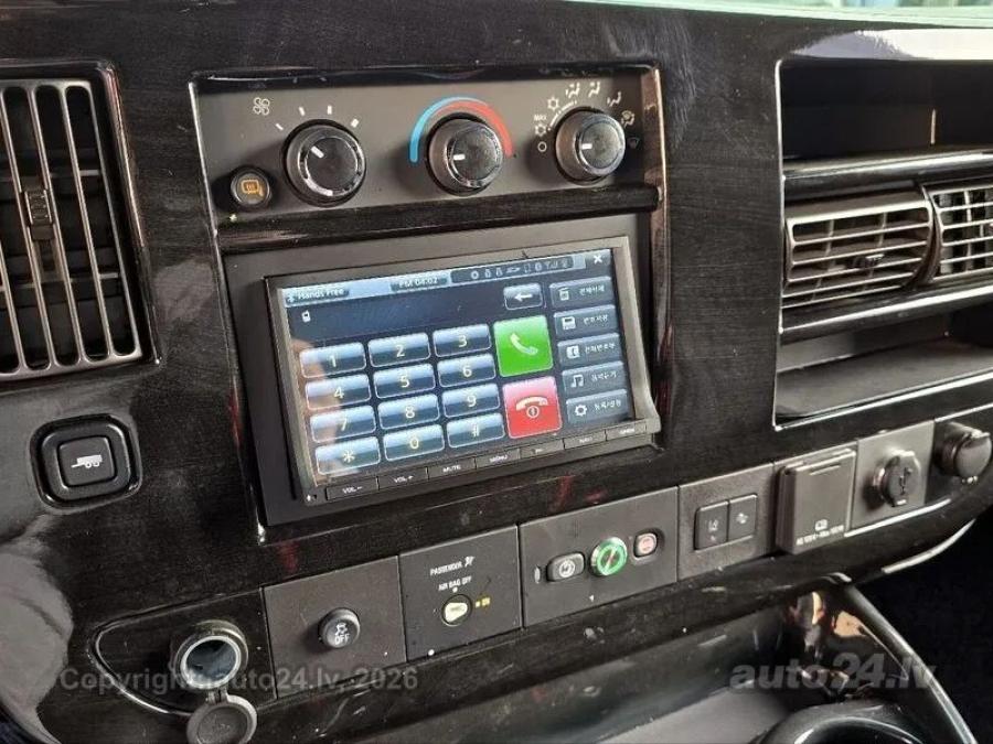 Black Chevrolet Express 2019 in Tallinn, with an engine capacity of 6.00 L and mileage of 47 thousand km for 49900 €, photo 8 on AUTOMOTO.COM.LV