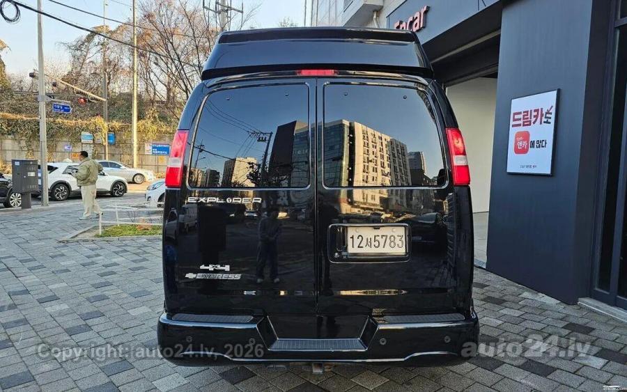 Black Chevrolet Express 2020 in Tallinn, with an engine capacity of 6.00 L and mileage of 25 thousand km for 69900 €, photo 5 on AUTOMOTO.COM.LV