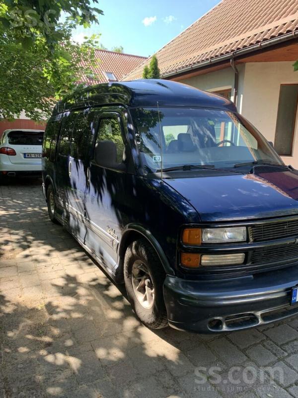 Blue Chevrolet Express 2000 in Jelgava, with an engine capacity of 5.70 L and mileage of 147 thousand km for 17075 €, photo 2 on AUTOMOTO.COM.LV