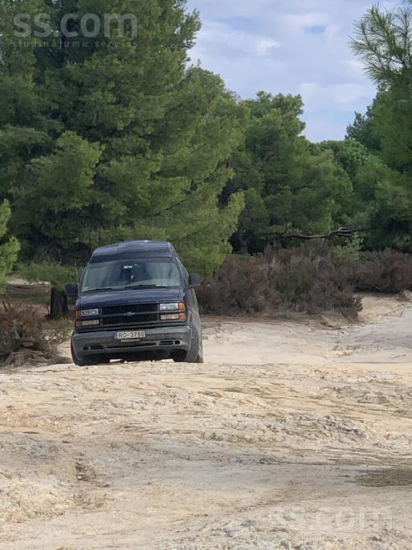 Blue Chevrolet Express 2000 in Jelgava, with an engine capacity of 5.70 L and mileage of 147 thousand km for 17075 €, photo 5 on AUTOMOTO.COM.LV