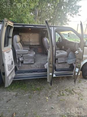 Brown Chevrolet Express 1999 in Riga, with an engine capacity of 5.70 L and mileage of 113 thousand km for 13500 €, photo 7 on AUTOMOTO.COM.LV