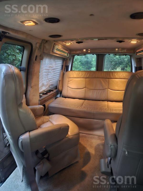 Brown Chevrolet Express 1999 in Riga, with an engine capacity of 5.70 L and mileage of 113 thousand km for 13500 €, photo 7 on AUTOMOTO.COM.LV