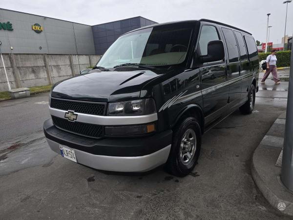 Green Chevrolet Express 2004 in Panevezys, with an engine capacity of 5.30 L and mileage of 163 thousand km for 10200 €, photo 1 on AUTOMOTO.COM.LV