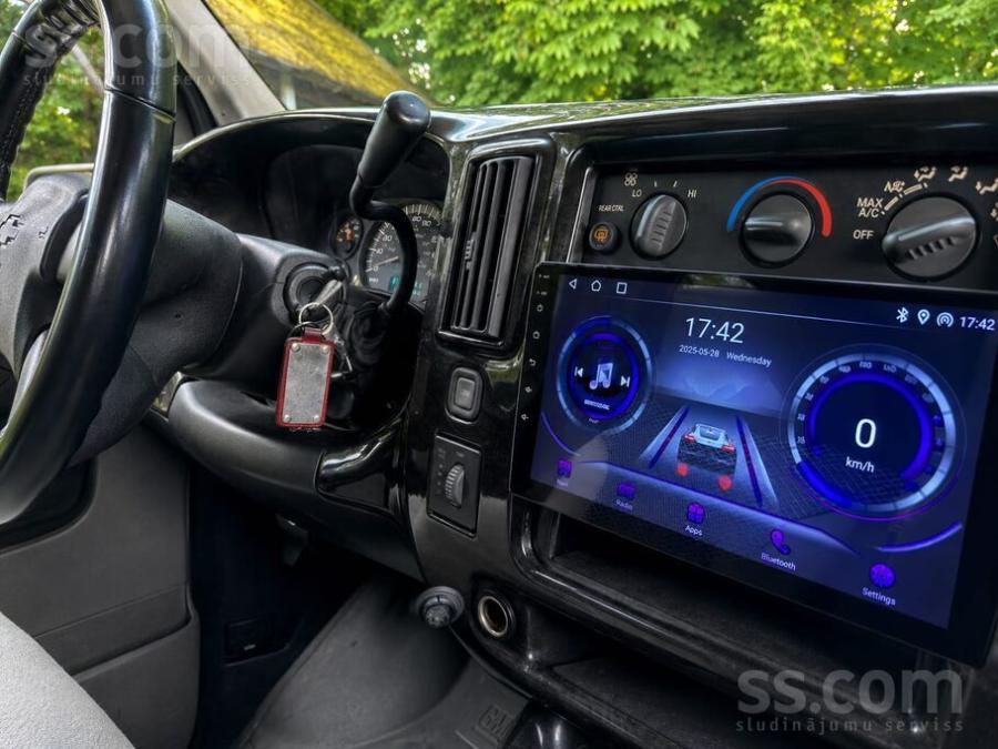 Grey Chevrolet Express 2004 in Riga, with an engine capacity of 4.30 L and mileage of 207 thousand km for 14500 €, photo 5 on AUTOMOTO.COM.LV