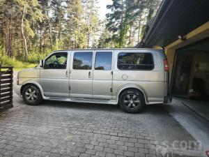 Chevrolet Express 2004 in Riga on AUTOMOTO.COM.LV Grey Chevrolet Express 2004 in Riga, with an engine capacity of 4.30 L and mileage of 207 thousand km for 12500 €, photo 1 on AUTOMOTO.COM.LV