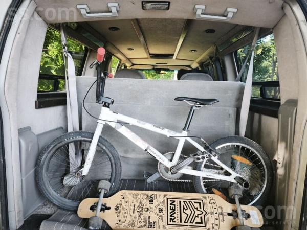 Grey Chevrolet Express 2004 in Riga, with an engine capacity of 4.30 L and mileage of 207 thousand km for 12500 €, photo 9 on AUTOMOTO.COM.LV