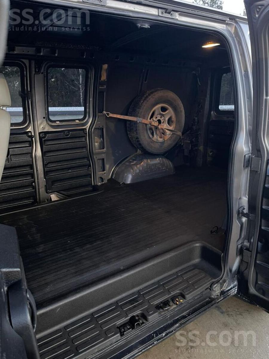 Grey Chevrolet Express 2007 in Riga, with an engine capacity of 5.30 L and mileage of 266 thousand km for 7500 €, photo 13 on AUTOMOTO.COM.LV
