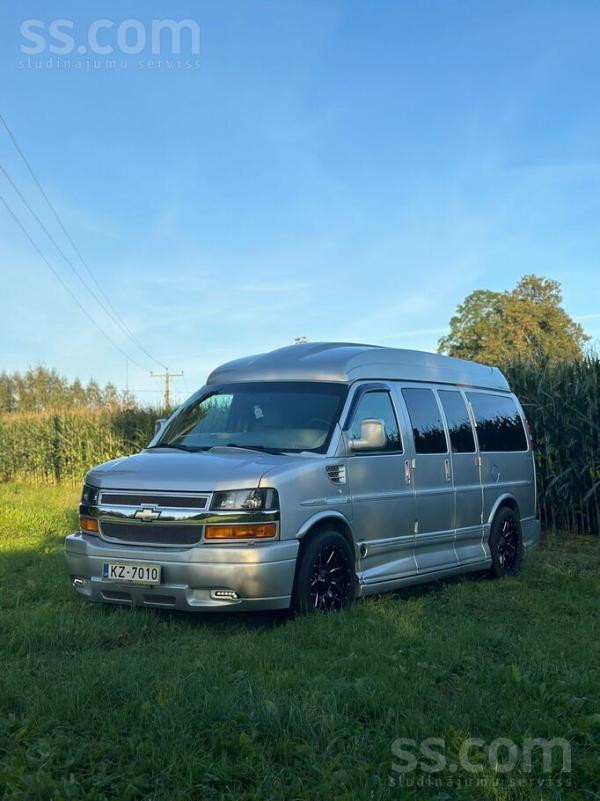 Grey Chevrolet Express 2014 in Riga, with an engine capacity of 5.30 L and mileage of 70 thousand km for 39990 €, photo 1 on AUTOMOTO.COM.LV