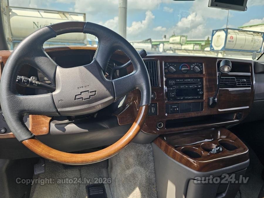 Pelēks Chevrolet Express 2006 Tallina, ar dzinēja tilpumu 5.30 L un nobraukumu 111 tūkst. km par 15255 €, foto 8 vietnē AUTOMOTO.COM.LV