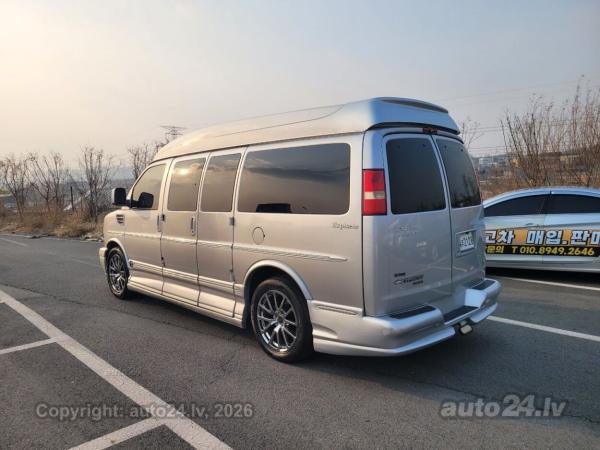 Pelēks Chevrolet Express 2012 Tallina, ar dzinēja tilpumu 5.30 L un nobraukumu 138 tūkst. km par 25900 €, foto 3 vietnē AUTOMOTO.COM.LV