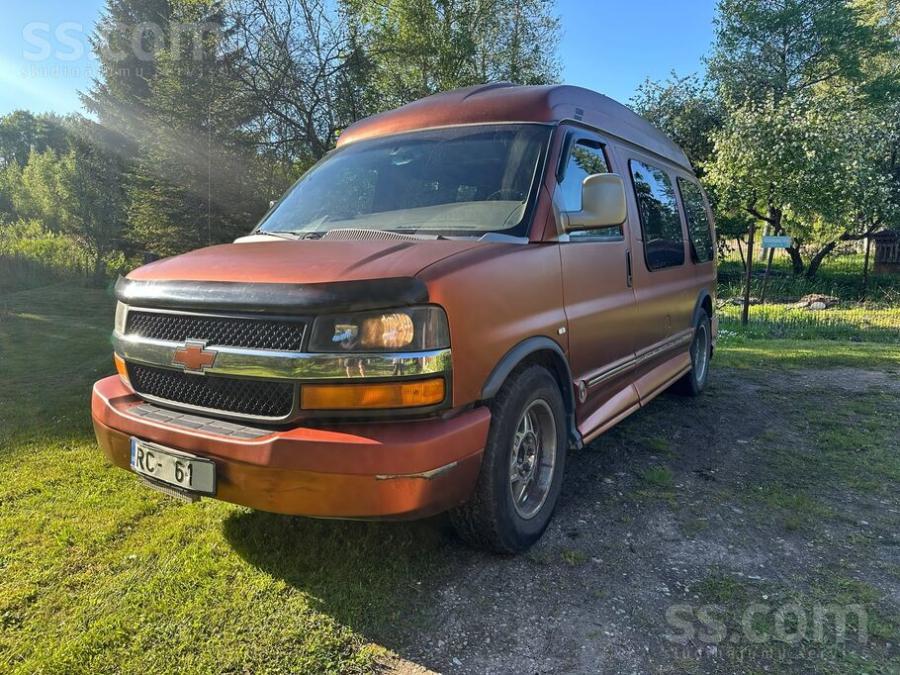 Orange Chevrolet Express 2004 in Riga, with an engine capacity of 5.30 L and mileage of 157 thousand km for 7000 €, photo 1 on AUTOMOTO.COM.LV
