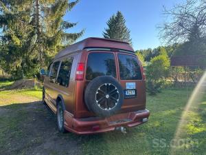Orange Chevrolet Express 2004 in Riga, with an engine capacity of 5.30 L and mileage of 157 thousand km for 7000 €, photo 4 on AUTOMOTO.COM.LV