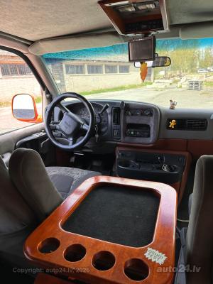 Orange Chevrolet Express 1997 in Tartu, with an engine capacity of 5.70 L and mileage of 248 thousand km for 7000 €, photo 7 on AUTOMOTO.COM.LV