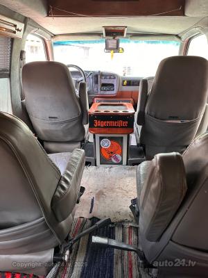 Orange Chevrolet Express 1997 in Tartu, with an engine capacity of 5.70 L and mileage of 248 thousand km for 7000 €, photo 8 on AUTOMOTO.COM.LV