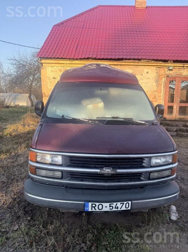 Red Chevrolet Express 2000 in Cesis, with an engine capacity of 5.00 L and mileage of 195 thousand km for 3200 €, photo 1 on AUTOMOTO.COM.LV