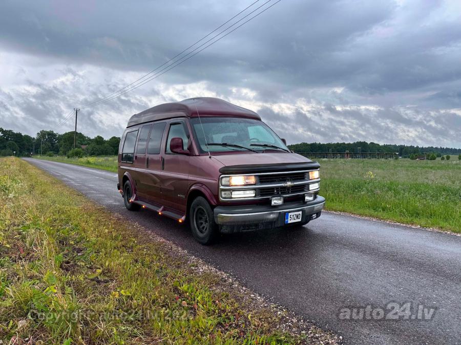 Red Chevrolet Express 1997 in Tallinn, with an engine capacity of 5.70 L and mileage of 330 thousand km for 6900 €, photo 1 on AUTOMOTO.COM.LV