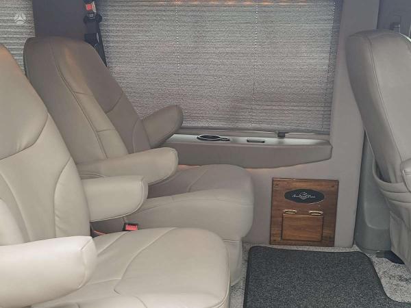 White Chevrolet Express 2003 in Siauliai, with an engine capacity of 4.30 L and mileage of 143 thousand km for 14500 €, photo 11 on AUTOMOTO.COM.LV