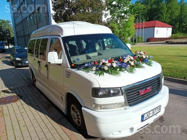 White Chevrolet Express 2003 in Cesis, with an engine capacity of 5.30 L and mileage of 158 thousand km for 19000 €, photo 2 on AUTOMOTO.COM.LV