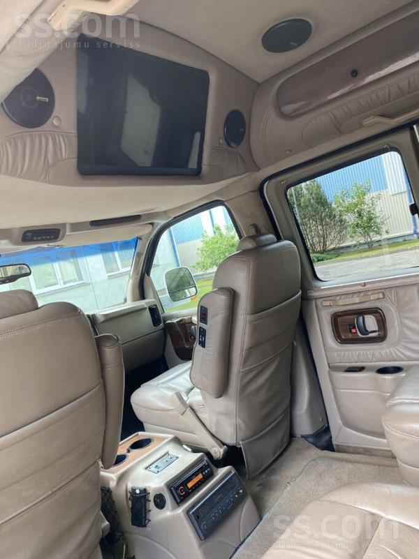 White Chevrolet Express 2003 in Cesis, with an engine capacity of 5.30 L and mileage of 158 thousand km for 19000 €, photo 10 on AUTOMOTO.COM.LV