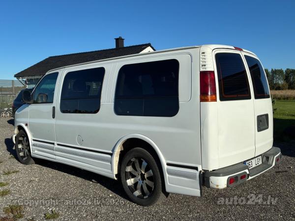 Balts Chevrolet Express 2001 Tallina, ar dzinēja tilpumu 5.70 L un nobraukumu 235 tūkst. km par 5900 €, foto 4 vietnē AUTOMOTO.COM.LV