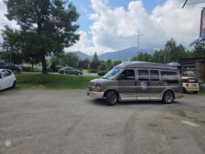 Dzeltens Chevrolet Express 2005 Klaipėda, ar dzinēja tilpumu 5.30 L un nobraukumu 280 tūkst. km par 15500 €, foto 3 vietnē AUTOMOTO.COM.LV