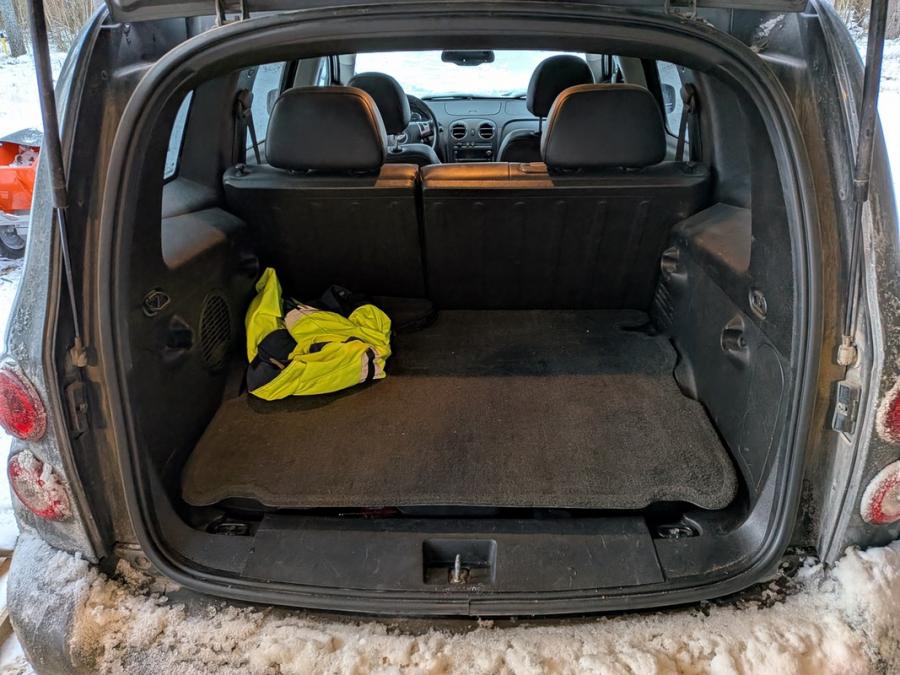 Pelēks Chevrolet HHR 2009 Hāpsalu, ar dzinēja tilpumu 2.40 L un nobraukumu 284 tūkst. km par 3999 €, foto 24 vietnē AUTOMOTO.COM.LV
