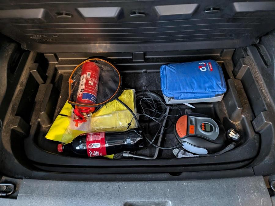 Pelēks Chevrolet HHR 2009 Hāpsalu, ar dzinēja tilpumu 2.40 L un nobraukumu 284 tūkst. km par 3999 €, foto 25 vietnē AUTOMOTO.COM.LV