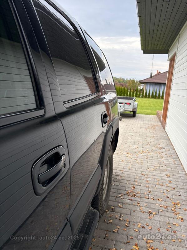 Melns Chevrolet K1500 2003 Tallina, ar dzinēja tilpumu 5.30 L un nobraukumu 343 tūkst. km par 8500 €, foto 11 vietnē AUTOMOTO.COM.LV