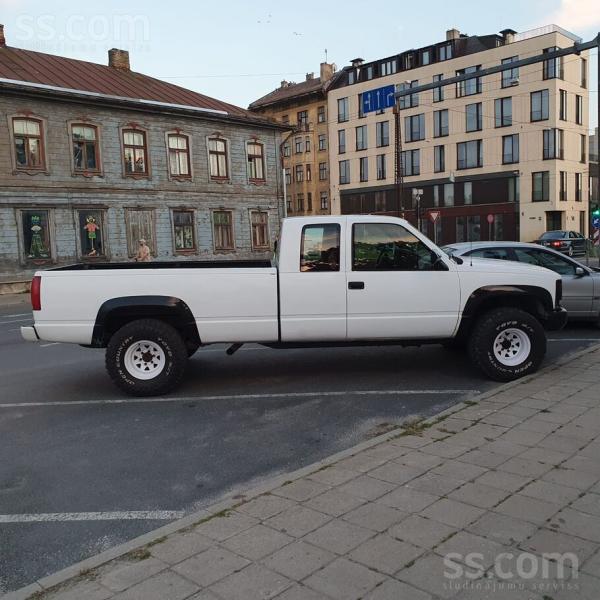 Белый Шевроле K1500 1993 в Рига, объемом двигателя 5.70 л и пробегом 154 тыс. км за 12000 €, фото 2 на AUTOMOTO.COM.LV