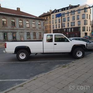 White Chevrolet K1500 1993 in Riga, with an engine capacity of 5.70 L and mileage of 154 thousand km for 12000 €, photo 3 on AUTOMOTO.COM.LV