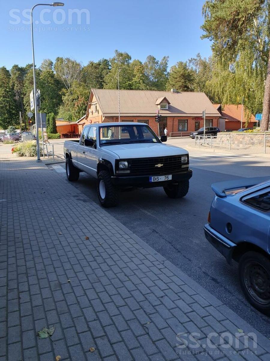 White Chevrolet K1500 1993 in Riga, with an engine capacity of 5.70 L and mileage of 154 thousand km for 12000 €, photo 9 on AUTOMOTO.COM.LV