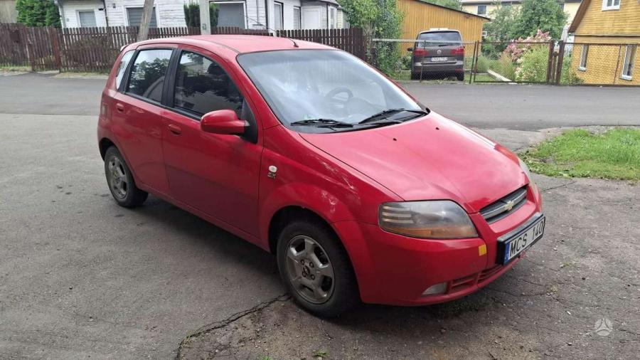 Red Chevrolet Kalos 2005 in Kaunas, with an engine capacity of 1.40 L and mileage of 24 thousand km for 700 €, photo 4 on AUTOMOTO.COM.LV