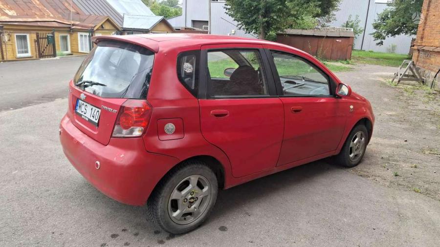 Red Chevrolet Kalos 2005 in Kaunas, with an engine capacity of 1.40 L and mileage of 24 thousand km for 700 €, photo 5 on AUTOMOTO.COM.LV