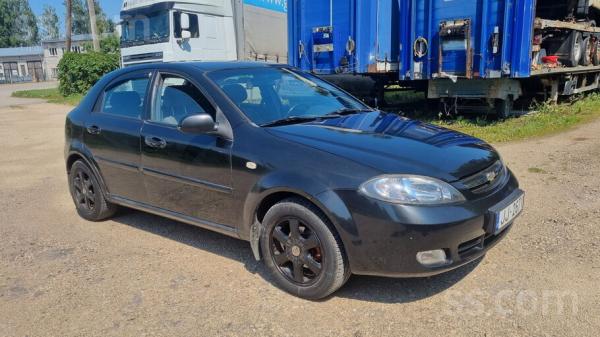 Black Chevrolet Lacetti 2005 in Riga, with an engine capacity of 1.60 L and mileage of 151 thousand km for 1500 €, photo 1 on AUTOMOTO.COM.LV
