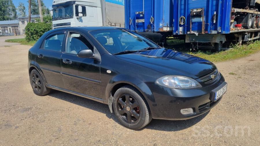 Black Chevrolet Lacetti 2005 in Riga, with an engine capacity of 1.60 L and mileage of 151 thousand km for 1500 €, photo 1 on AUTOMOTO.COM.LV