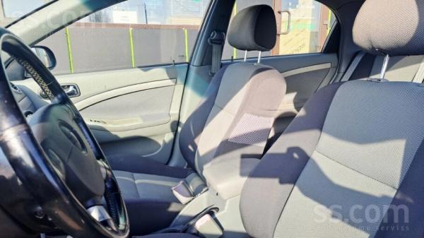 Black Chevrolet Lacetti 2007 in Riga, with an engine capacity of 2.00 L and mileage of 169 thousand km for 2790 €, photo 3 on AUTOMOTO.COM.LV