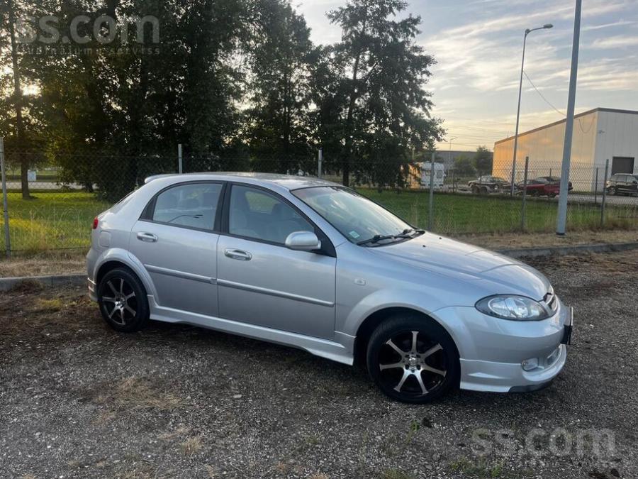 Pelēks Chevrolet Lacetti 2008 Liepāja, ar dzinēja tilpumu 1.60 L un nobraukumu 87 tūkst. km par 1600 €, foto 1 vietnē AUTOMOTO.COM.LV
