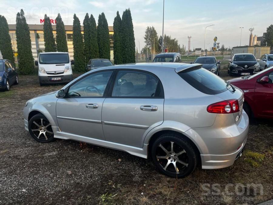 Pelēks Chevrolet Lacetti 2008 Liepāja, ar dzinēja tilpumu 1.60 L un nobraukumu 87 tūkst. km par 1600 €, foto 3 vietnē AUTOMOTO.COM.LV