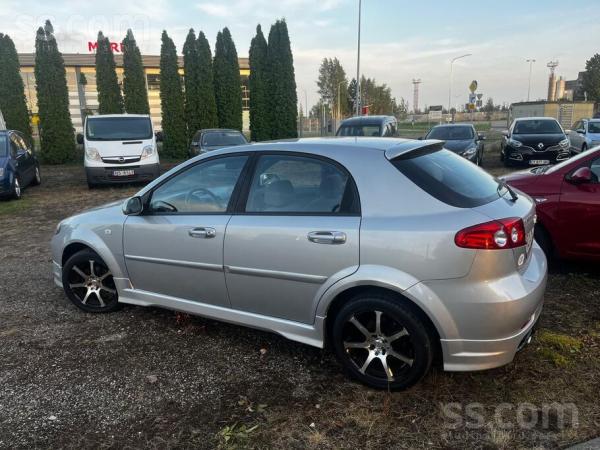 Pelēks Chevrolet Lacetti 2008 Liepāja, ar dzinēja tilpumu 1.60 L un nobraukumu 92 tūkst. km par 1300 €, foto 2 vietnē AUTOMOTO.COM.LV